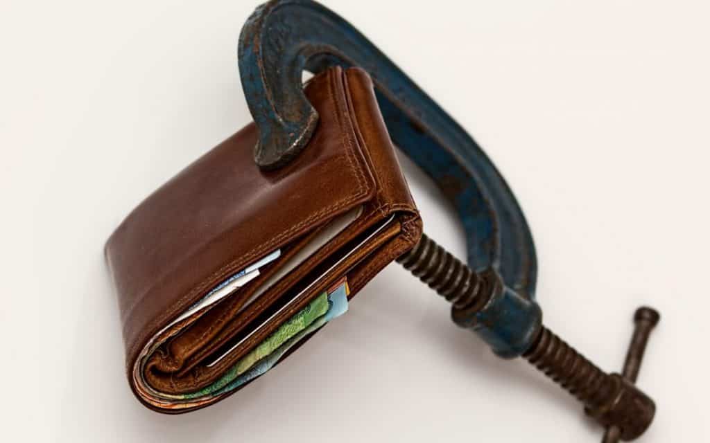 Why You Need To Slim Down Your Wallet [In 5 Easy Steps]